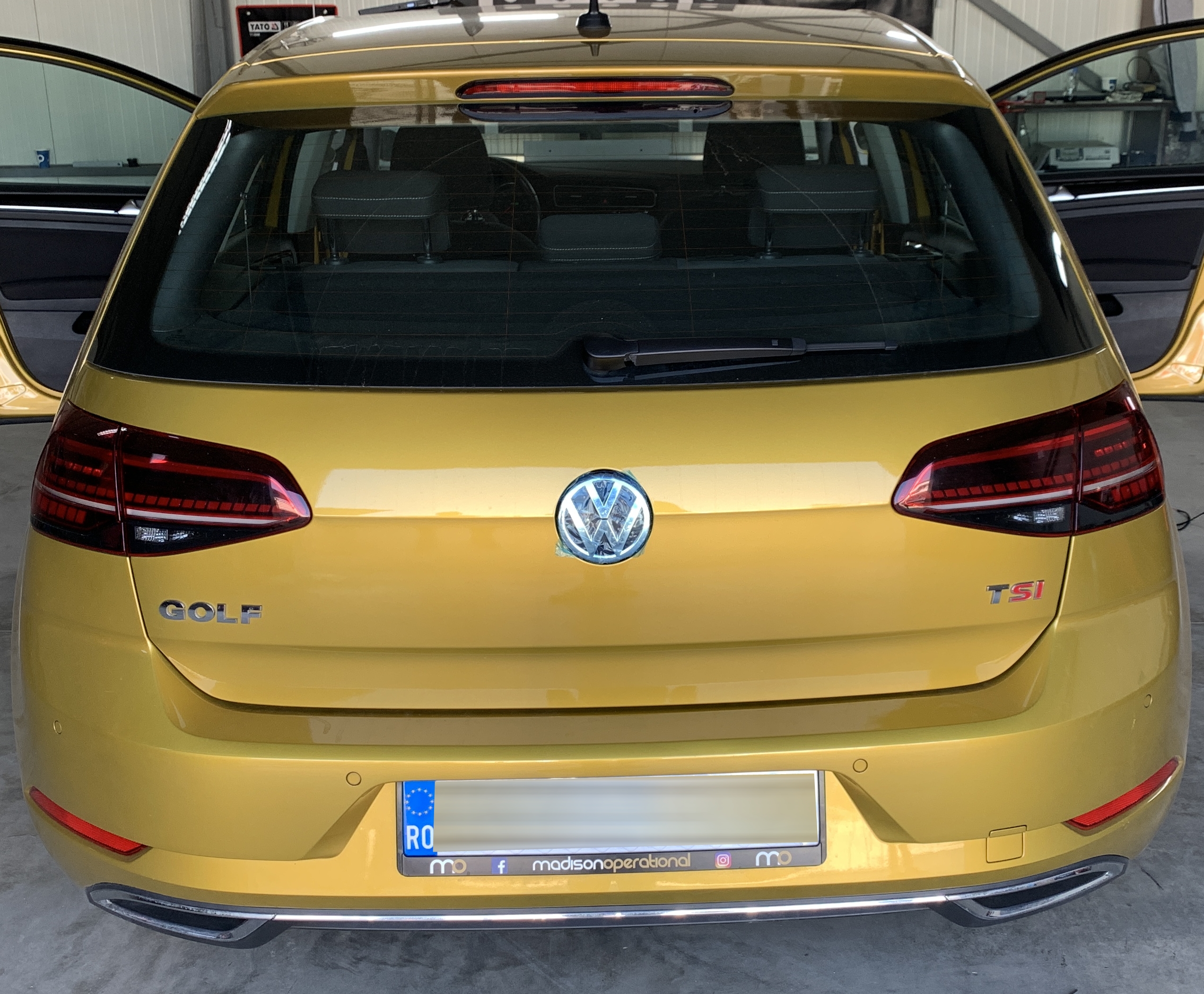Instalare Camera Marsarier Highline Flip in emblema VW Golf 7 VII - VAG ...